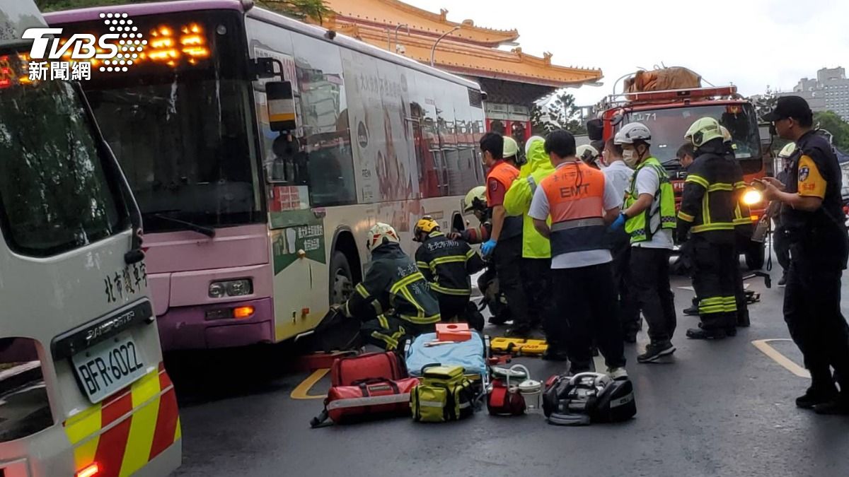 有片／總統官邸撞擊影像曝！部桃乳癌名醫周佳正北上開會慘遭公車輾斃│TVBS新聞網