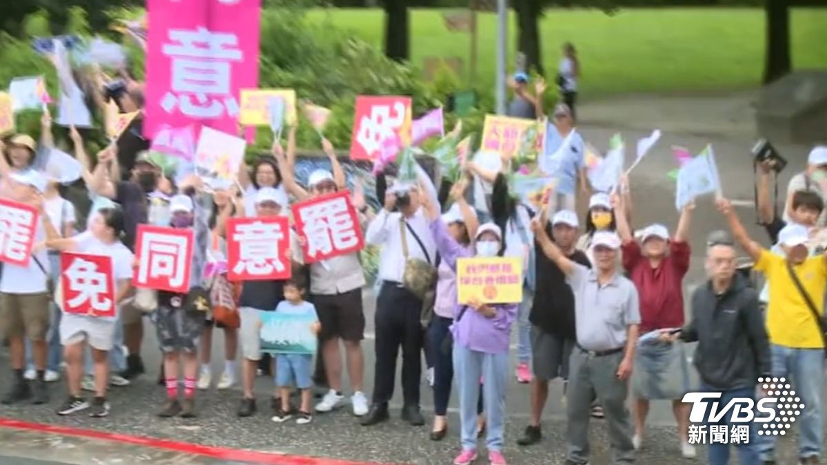 黃金週末！罷團遶境終站台北 遇民嗆「罷總統」│TVBS新聞網