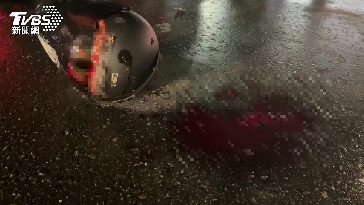 禮讓救護車追撞！鳳山2女騎士骨折 路口留「大攤血跡」│TVBS新聞網