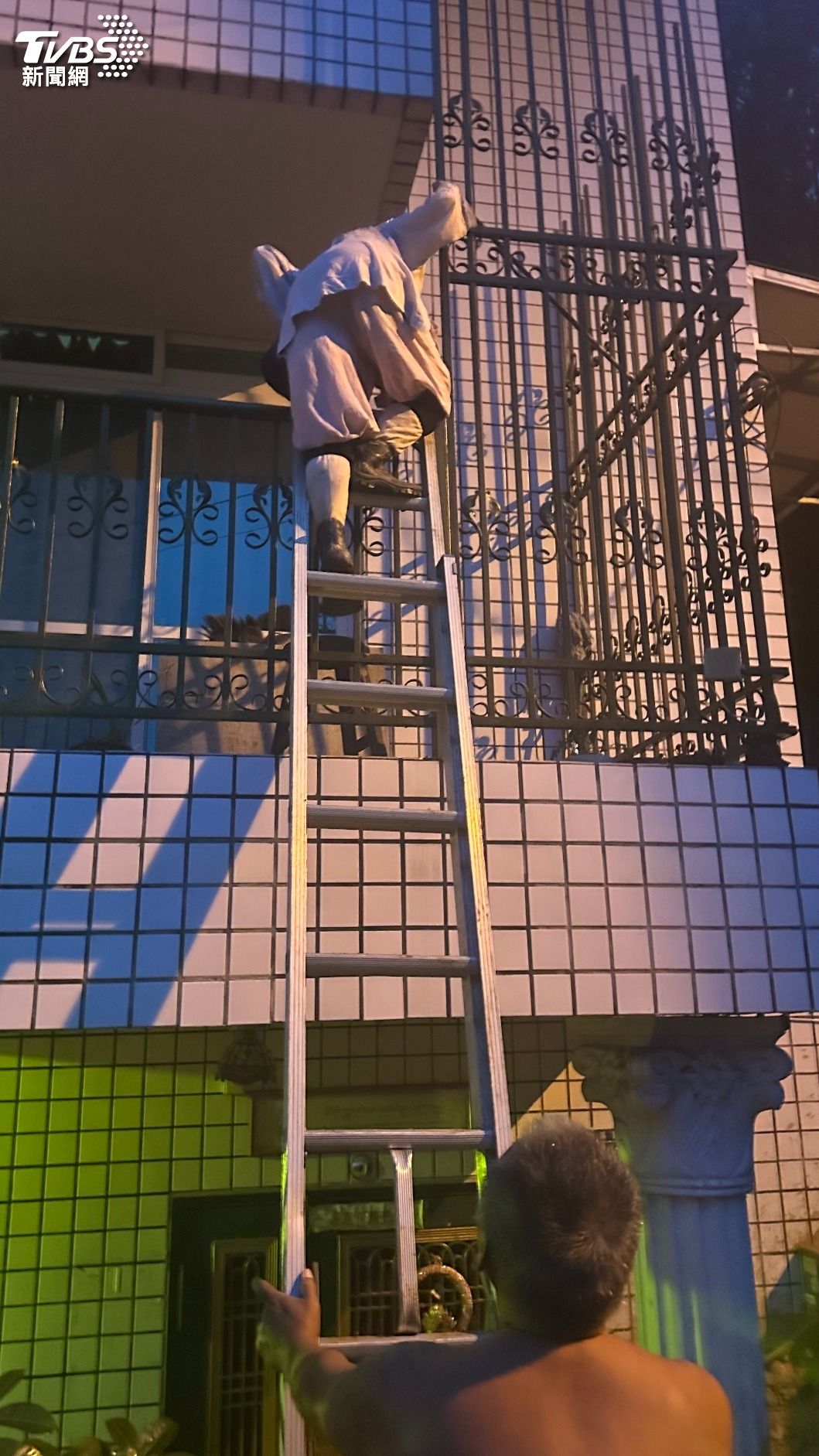 南投埔里土石流恐怖直擊！民宅淹半樓高 居民：有家歸不得│TVBS新聞網