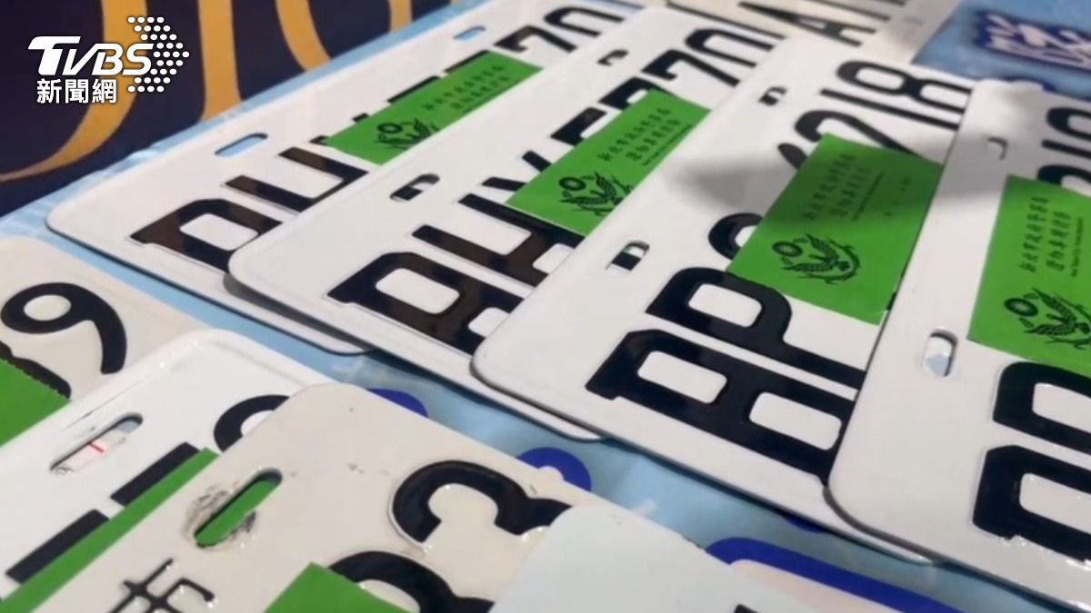 新北首破假車牌工廠！男網售「客製化」每片2500 獲利52萬全被抓│TVBS新聞網