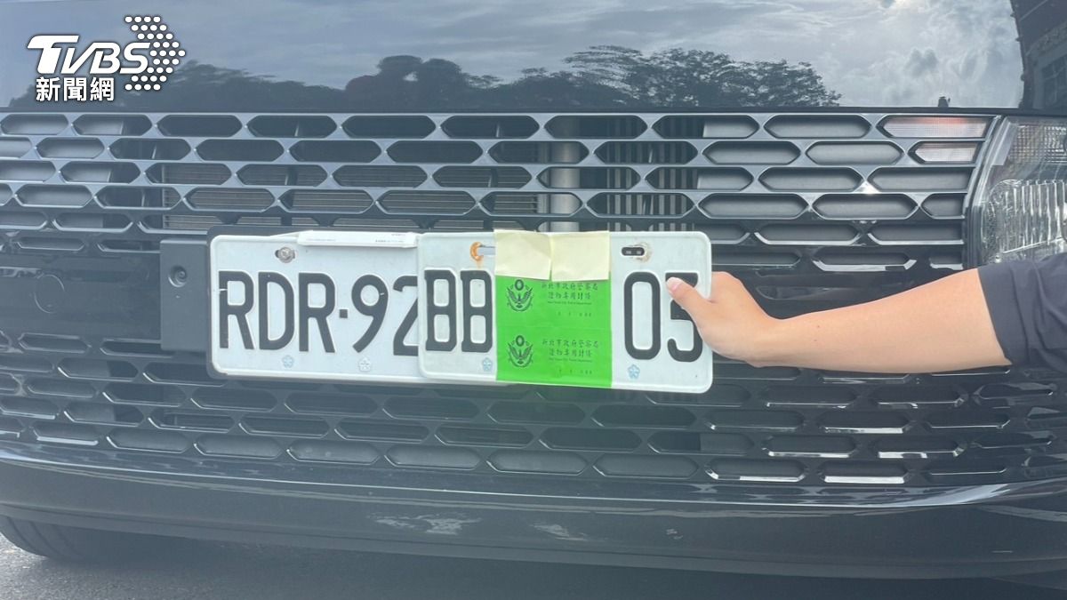 新北首破假車牌工廠！男網售「客製化」每片2500 獲利52萬全被抓│TVBS新聞網