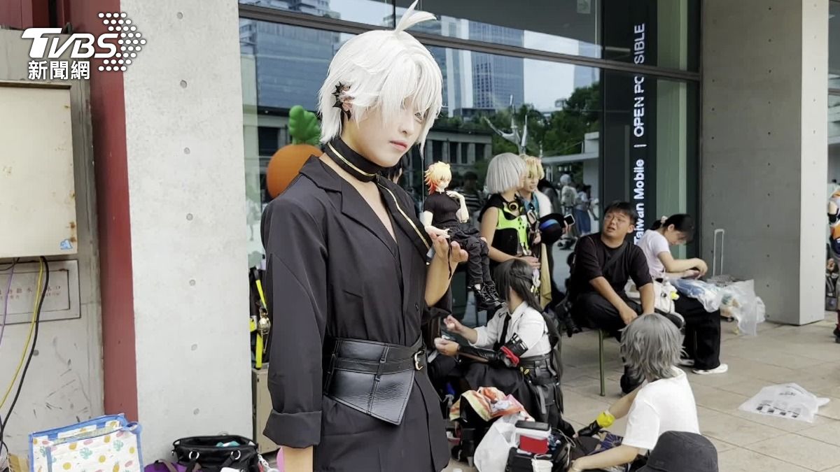 手遊粉絲擠爆松菸！粉絲清晨6點半卡位 人龍繞數圈│TVBS新聞網