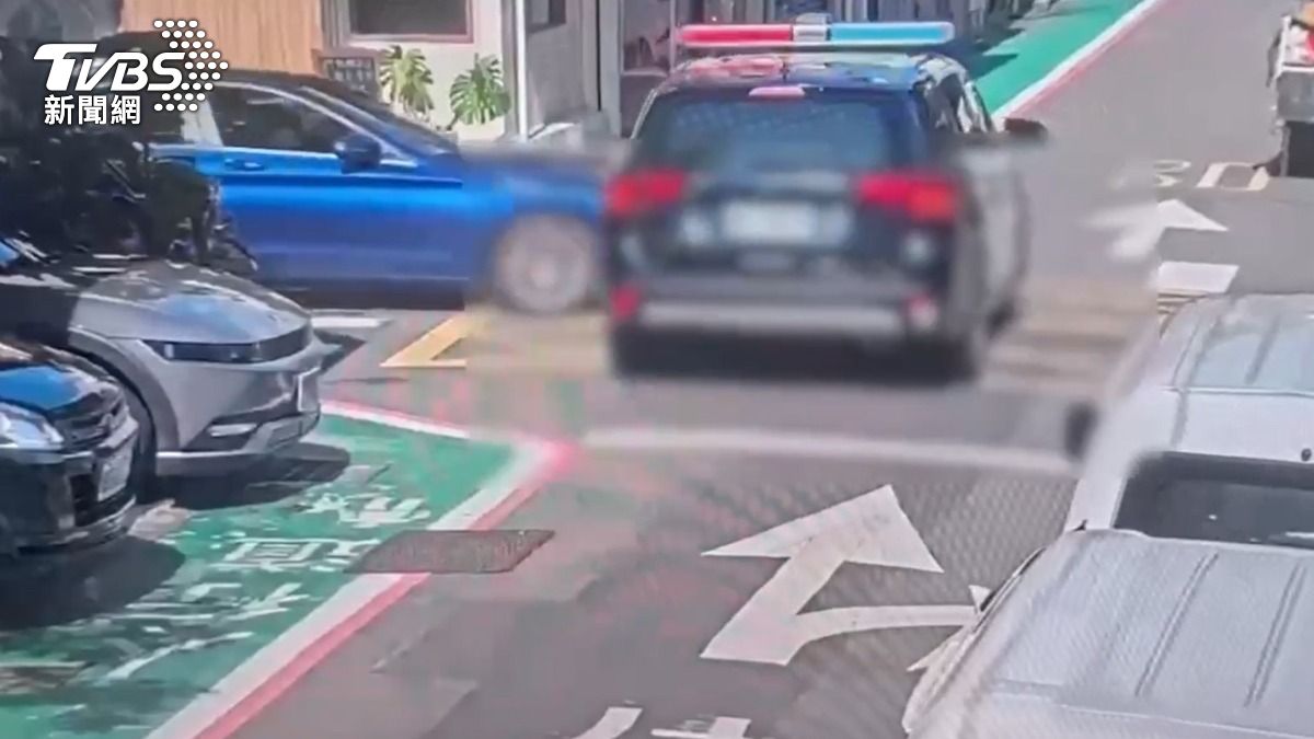 巡邏「無號誌路口」警疑未停讓 碰撞轎車│TVBS新聞網