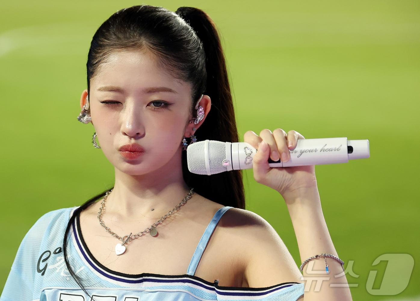 短到露底褲！IVE張員瑛火辣開踢「洋裝球衣惹議」 Rei自爆內幕│TVBS新聞網