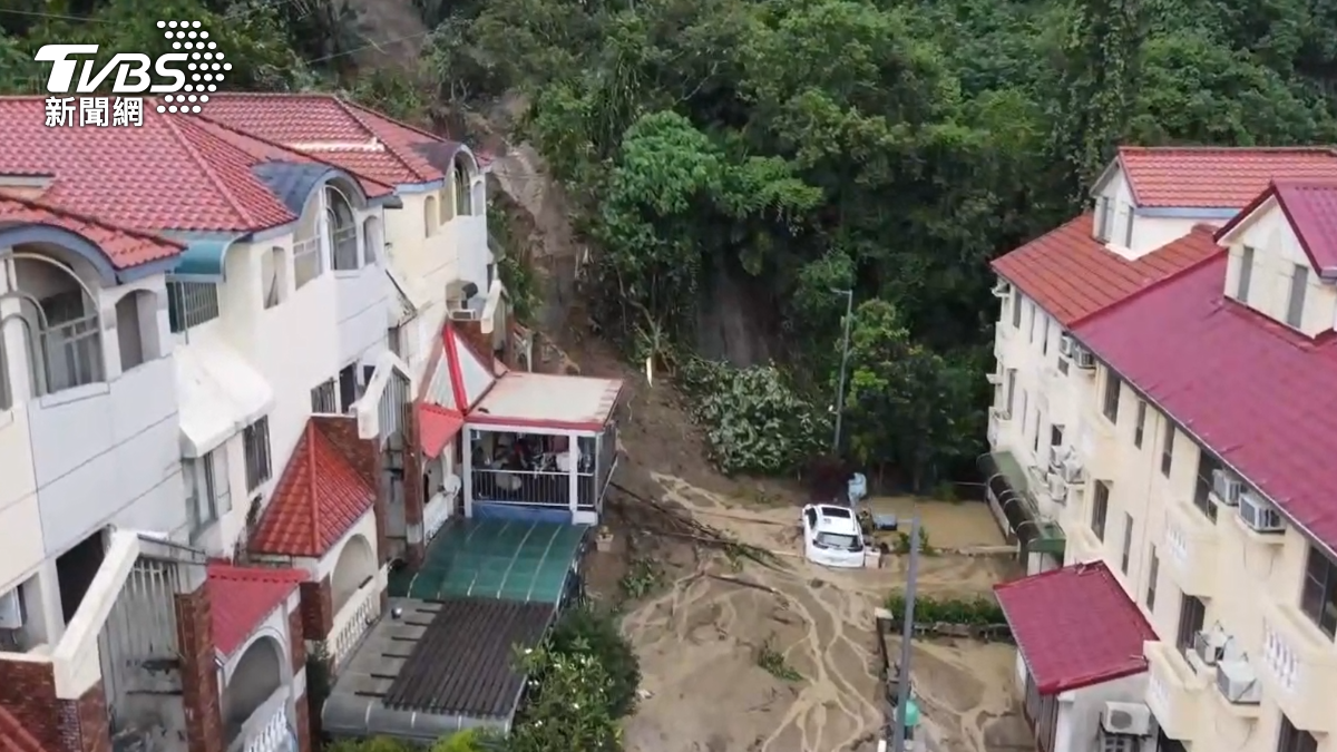 台中炸雨土石崩塌！泥流湧民宅數百人受困 馬卡龍公園淹水及膝│TVBS新聞網