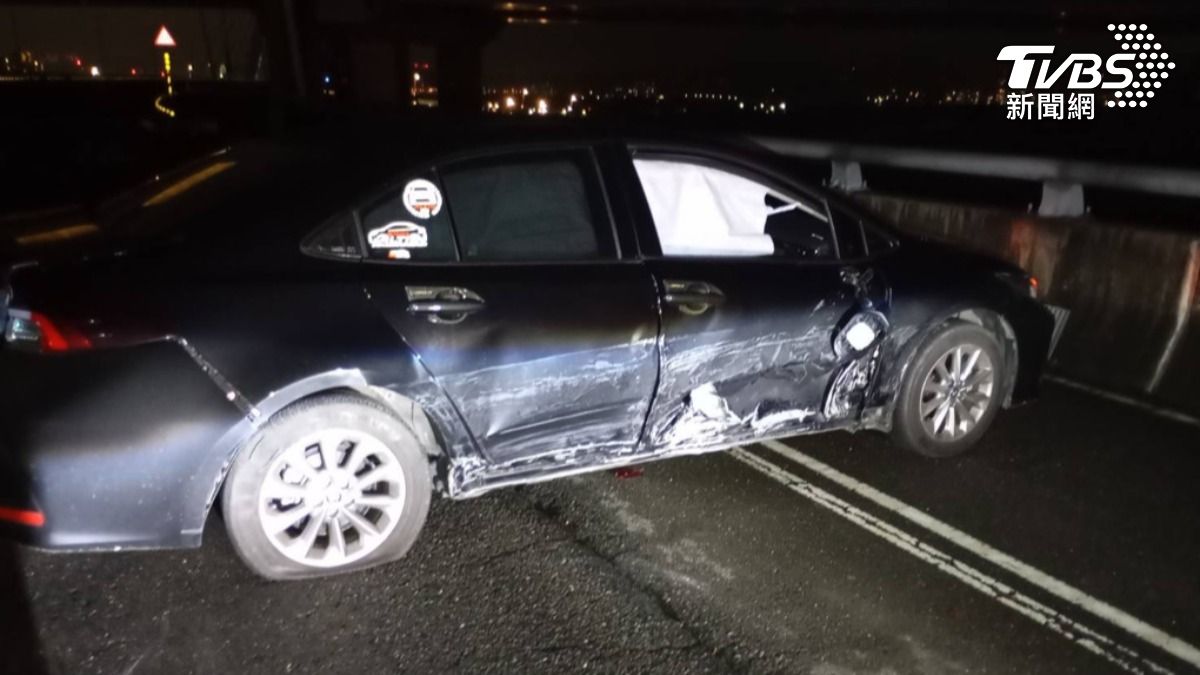73歲阿嬤「逆向」上社子大橋 無辜駕駛遭衝撞車身凹陷│TVBS新聞網