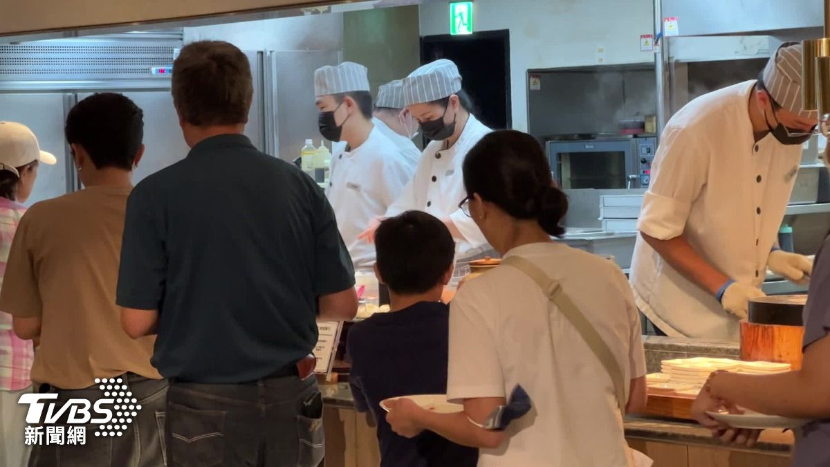 父親節餐廳九成滿座！燒肉訂位踴躍 孩子送禮動機藏玄機│TVBS新聞網