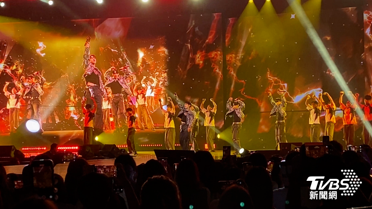 直擊／HIGHLIGHT東雲跟台粉「逛」101 斗俊驚問吹哨人去哪了│TVBS新聞網