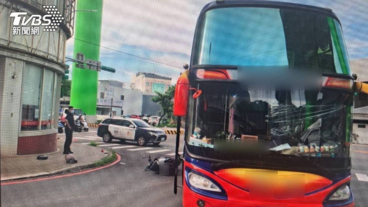 桃園20歲女騎士右轉遇劫 遭遊覽車「捲入車底」傷重死亡│TVBS新聞網