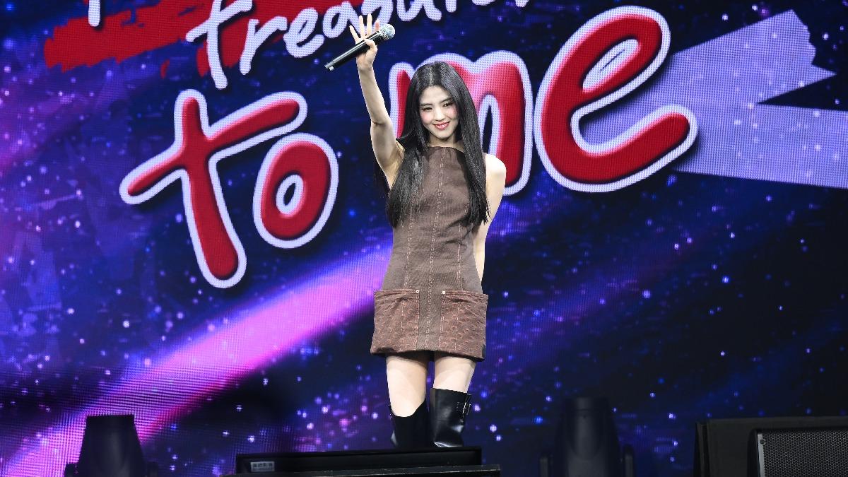 韓星佔據台北！ITZY登大巨蛋開球 「最美小三」韓韶禧嗨跳女團舞寵粉│TVBS新聞網