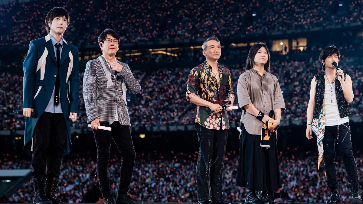 F4還不夠！五月天唱一半「大咖天王」降臨 驚喜禮物10萬人嗨翻│TVBS新聞網