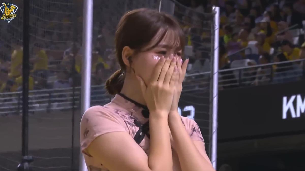 SJ D&E助陣大巨蛋全場喊「Oppa」！ 鄭浩均「貼臉」小迪對唱引網怒：去屏東│TVBS新聞網