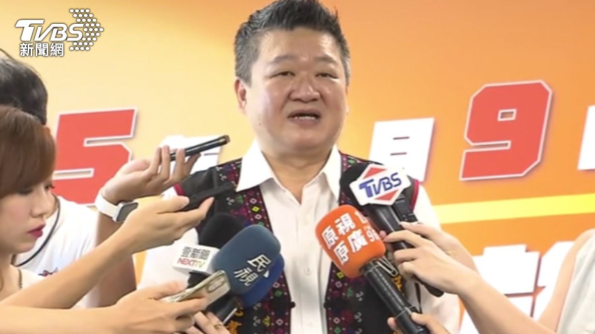 何博文「臉黑挖溝」引爭議 民進黨駁擺拍邀質疑者同救災│TVBS新聞網