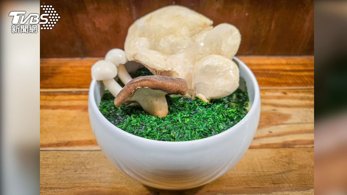 高雄菇菇被摘沒關係！ 超狂「安全島拉麵」上桌│TVBS新聞網