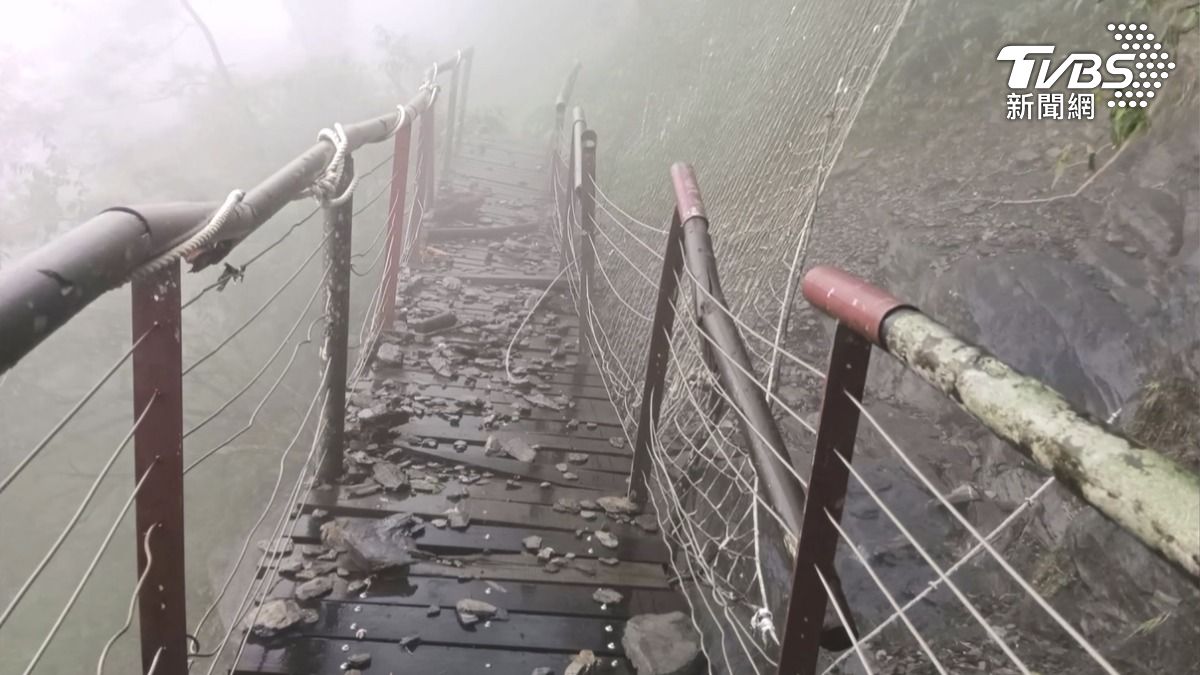 阿里山眠月線2號隧道坍塌！ 急撤離登山客 暫停開放│TVBS新聞網