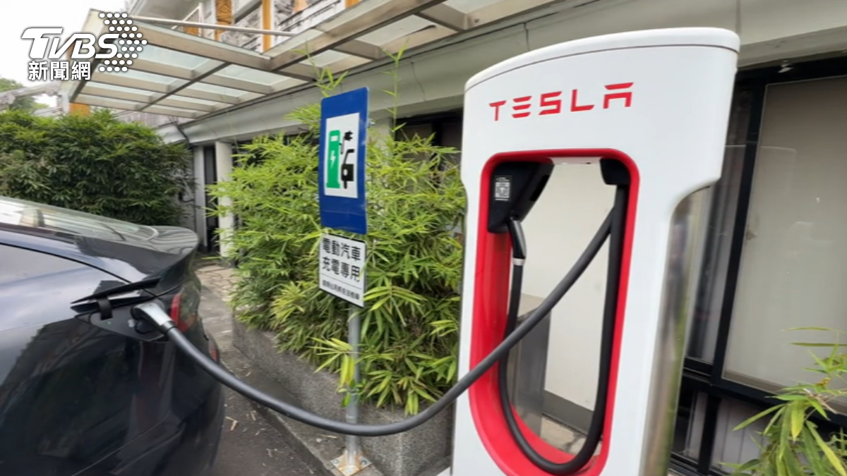 1分鐘15元 特斯拉超充站「電逾8成」收「擁堵費」│TVBS新聞網