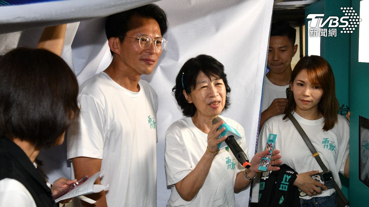 白黨慶展示「柯文哲獄中書籍」 陳佩琪現身留言：快回我身邊│TVBS新聞網