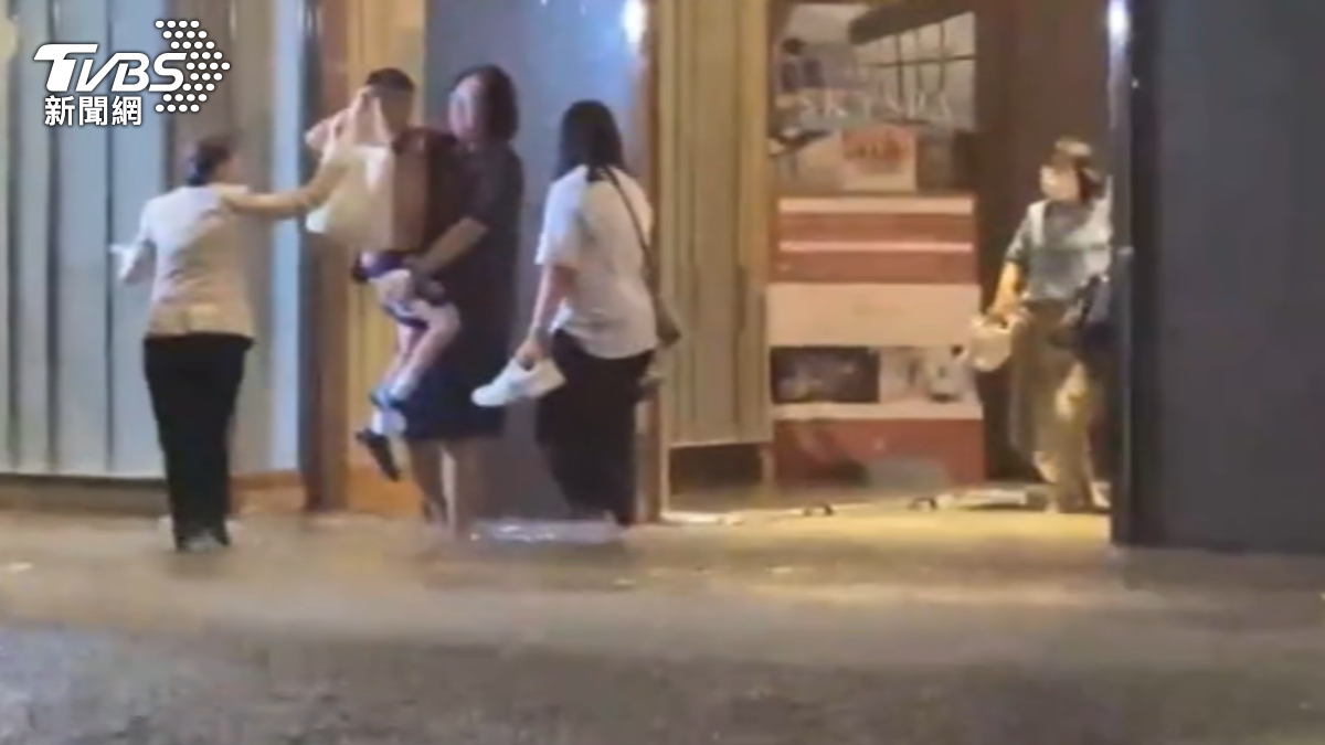 九州暴雨十分鐘淹慘！台人：JR、新幹線、飛機全停駛│TVBS新聞網