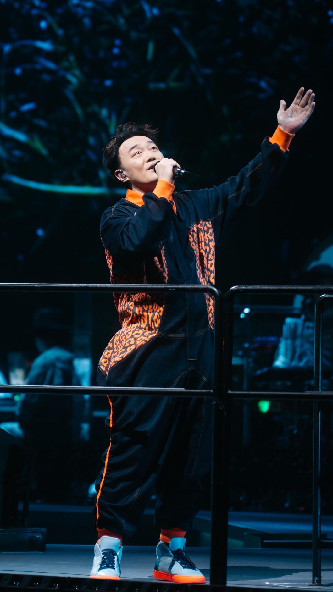 陳奕迅太大方！豪撒2百萬做999金幣 獲得對象曝光│TVBS新聞網