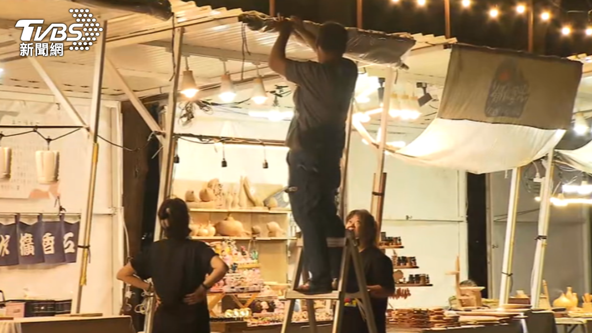 楊柳撲台！台東鐵花村「防颱」攤商：努力到最後│TVBS新聞網