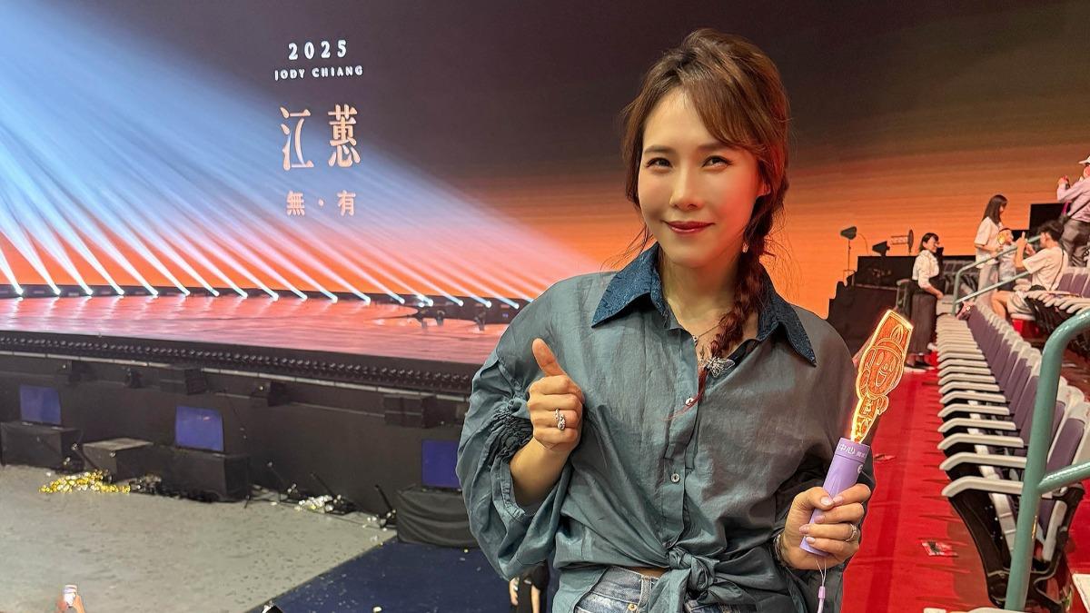 曾是江蕙師妹！甜美女神「沐浴淨身」搶看二姐演唱會 聽神曲哭了│TVBS新聞網