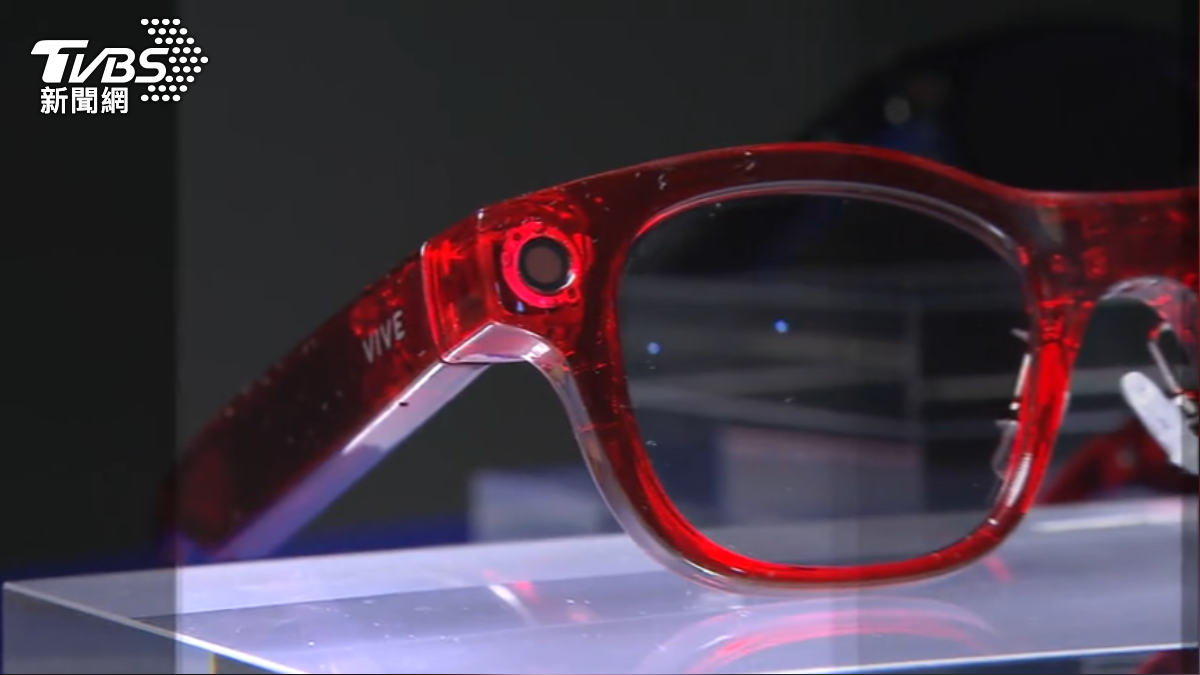 全台首款！ HTC「智慧眼鏡」 時尚半透墨鏡外型超輕＋AI翻譯．拍照│TVBS新聞網