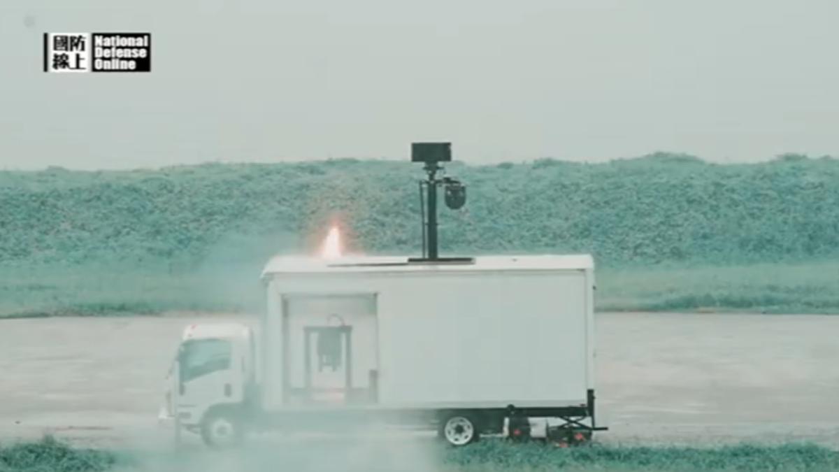 一口氣揭新裝備！新版「獵豹」戰車、國造無人機、車裝飛彈系統首曝│TVBS新聞網