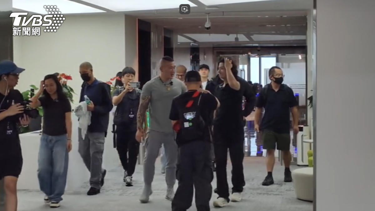 無人機表演遭遇訊號中斷！館長砸重金24張5G卡仍直播仍卡卡│TVBS新聞網