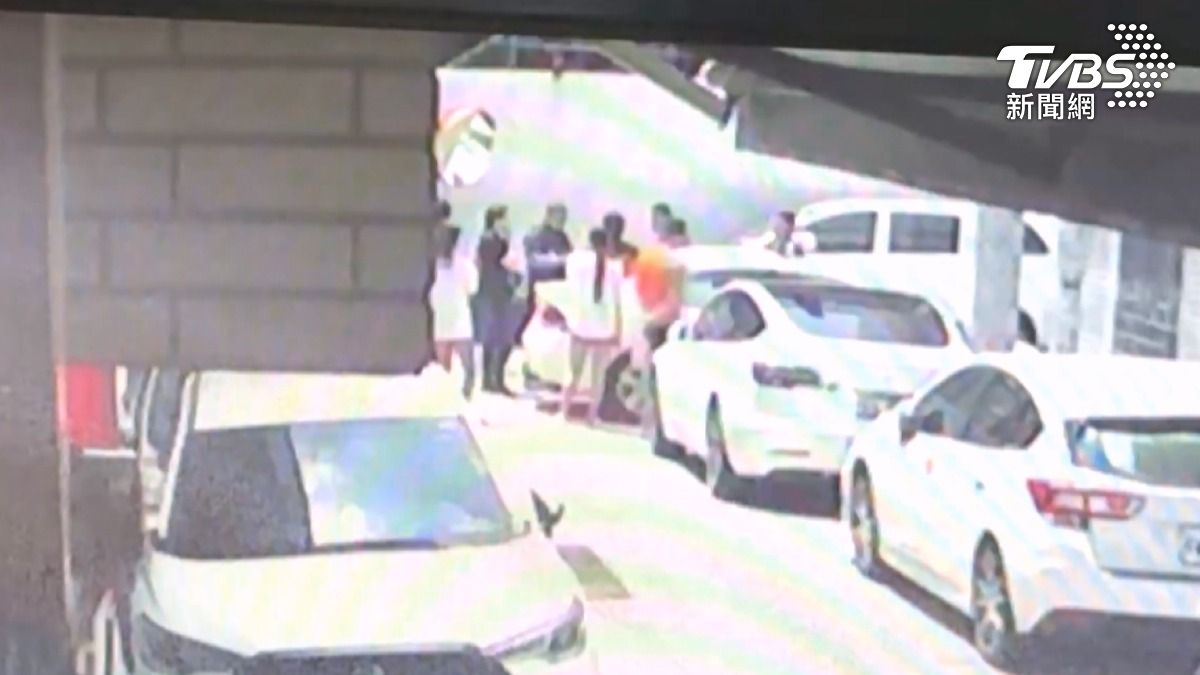 吵到睡不著！工人午休「咆哮、催油門」 住戶提醒卻爆衝突│TVBS新聞網