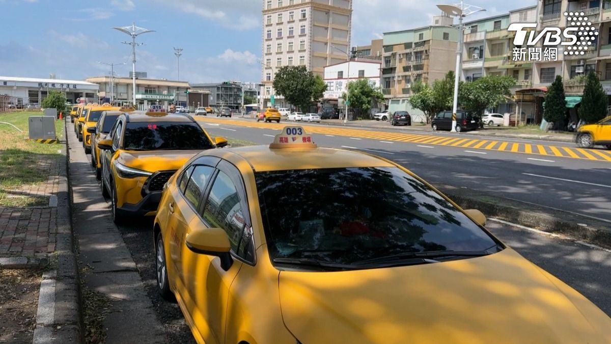 車錶「計價系統」回溯 搭小黃變20年前價 運將嘆：每趟虧 │TVBS新聞網