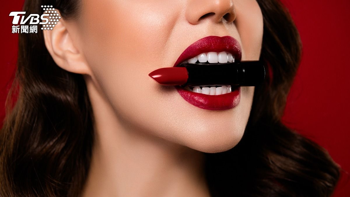 鬼月必看！四大「化妝禁忌」小心霉運找上門 亮片眼影易招煞│TVBS新聞網