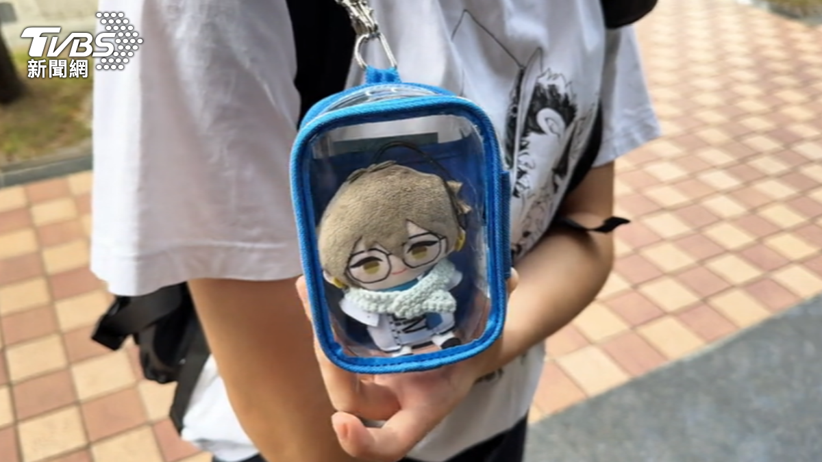 「娃包」流行不退燒！帶來滿滿情緒價值成商機 熱門IP帶動買氣│TVBS新聞網