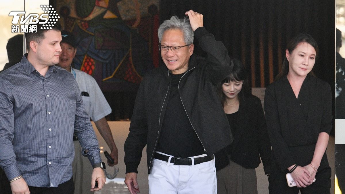 黃仁勳沒戴4千萬RM 黑白簡約風格穿愛馬仕Game鞋│TVBS新聞網