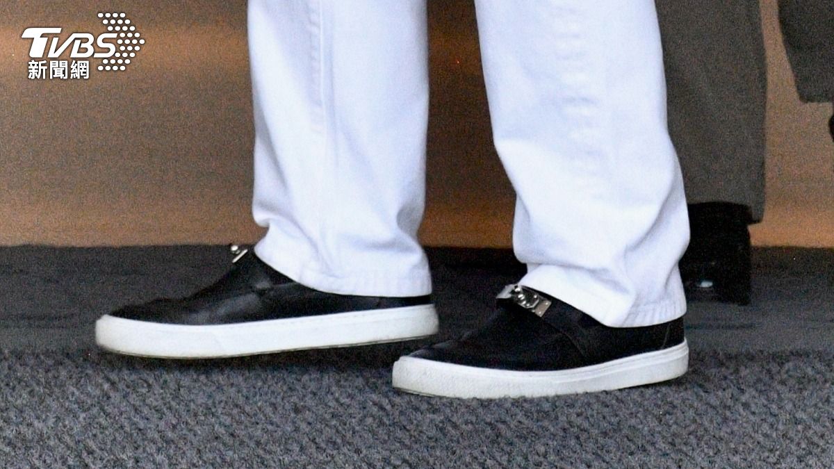 黃仁勳沒戴4千萬RM 黑白簡約風格穿愛馬仕Game鞋│TVBS新聞網