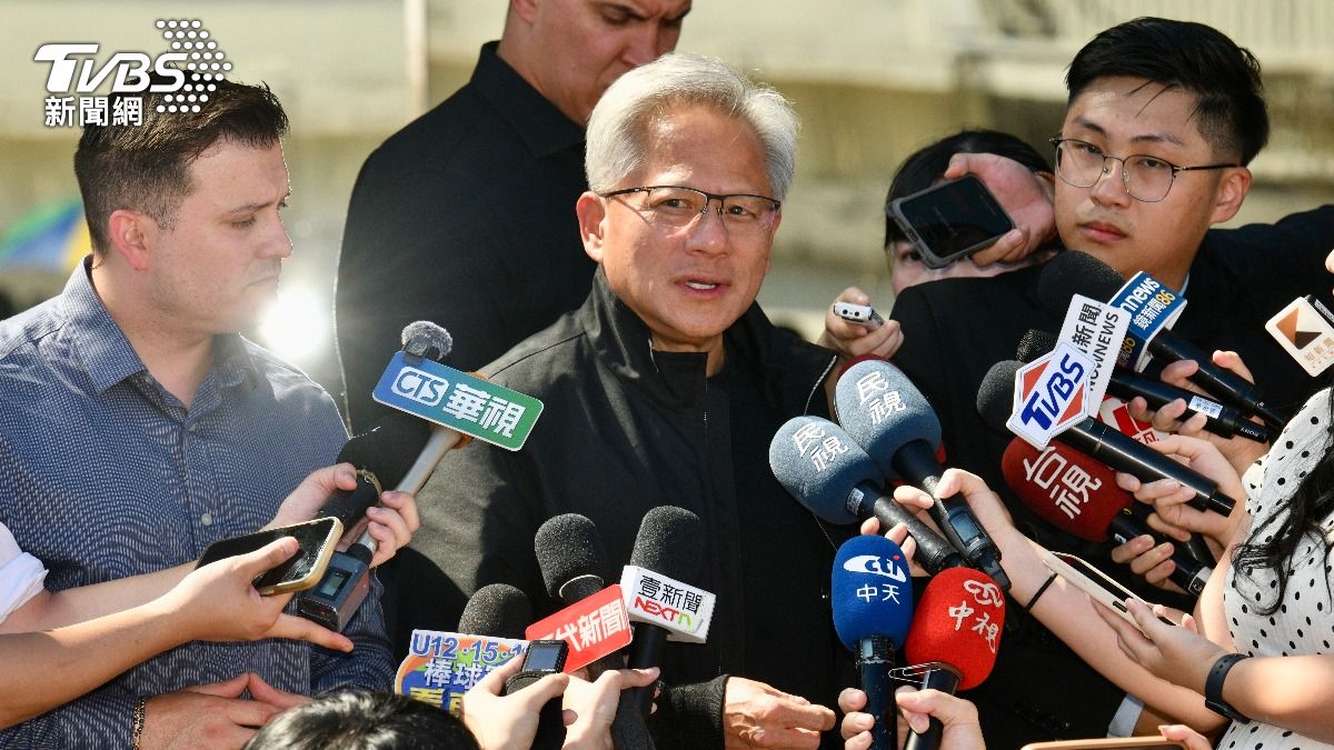 黃仁勳沒戴4千萬RM 黑白簡約風格穿愛馬仕Game鞋│TVBS新聞網