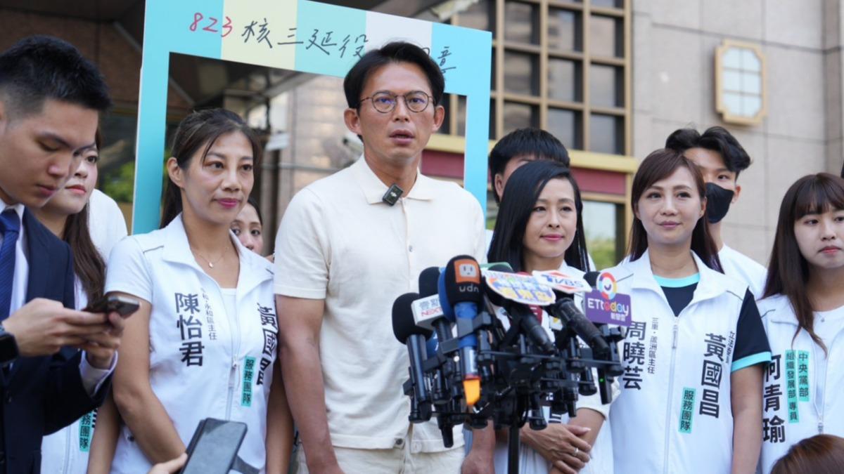 黃國昌罵到自己人！嗆記者「白X問題」 吳益政不忍發聲│TVBS新聞網