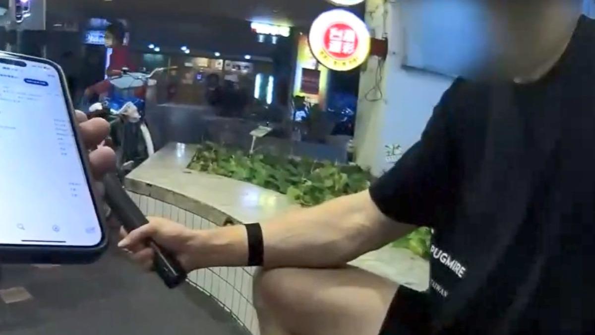 美籍網紅聽網友建議 夜宿火車站被告遭通緝 上銬過程全直播 │TVBS新聞網