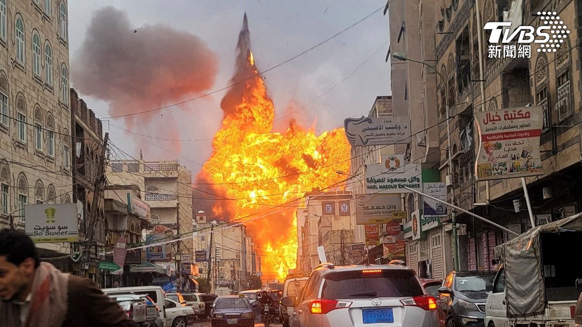 葉門首都冒大火球！以色列狂轟沙那 鎖定總統府、發電廠│TVBS新聞網