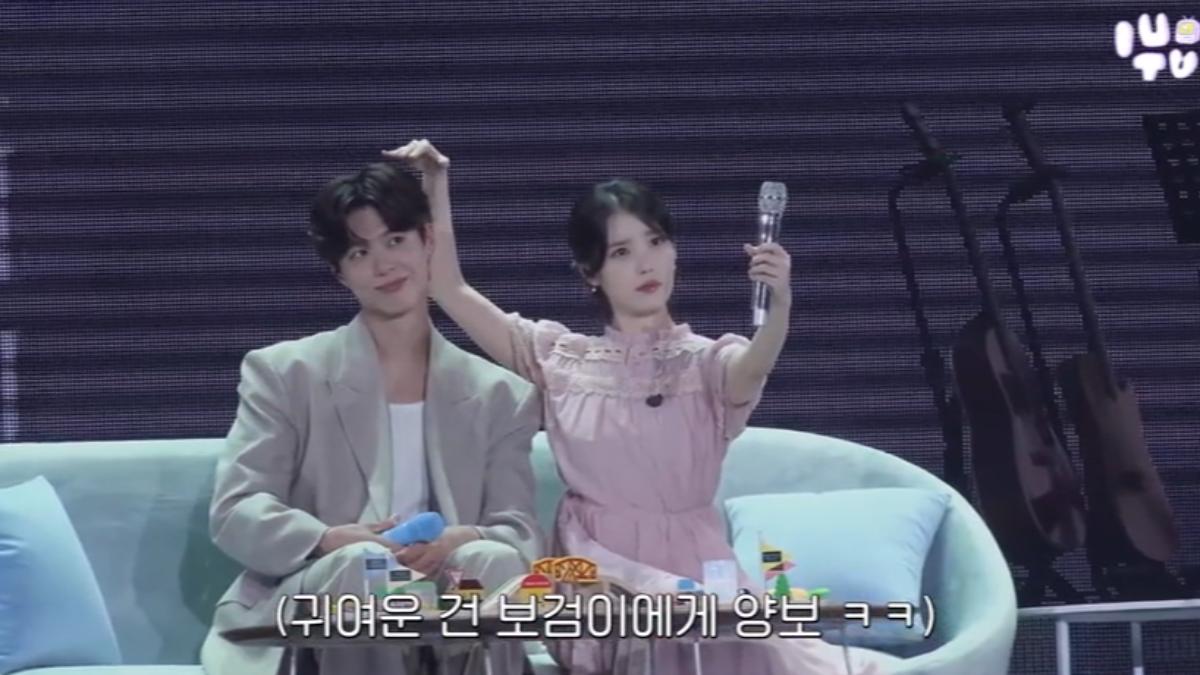 TWICE「驚喜現身」信義區！粉絲搶拍、衝龍山寺求搶票成功│TVBS新聞網