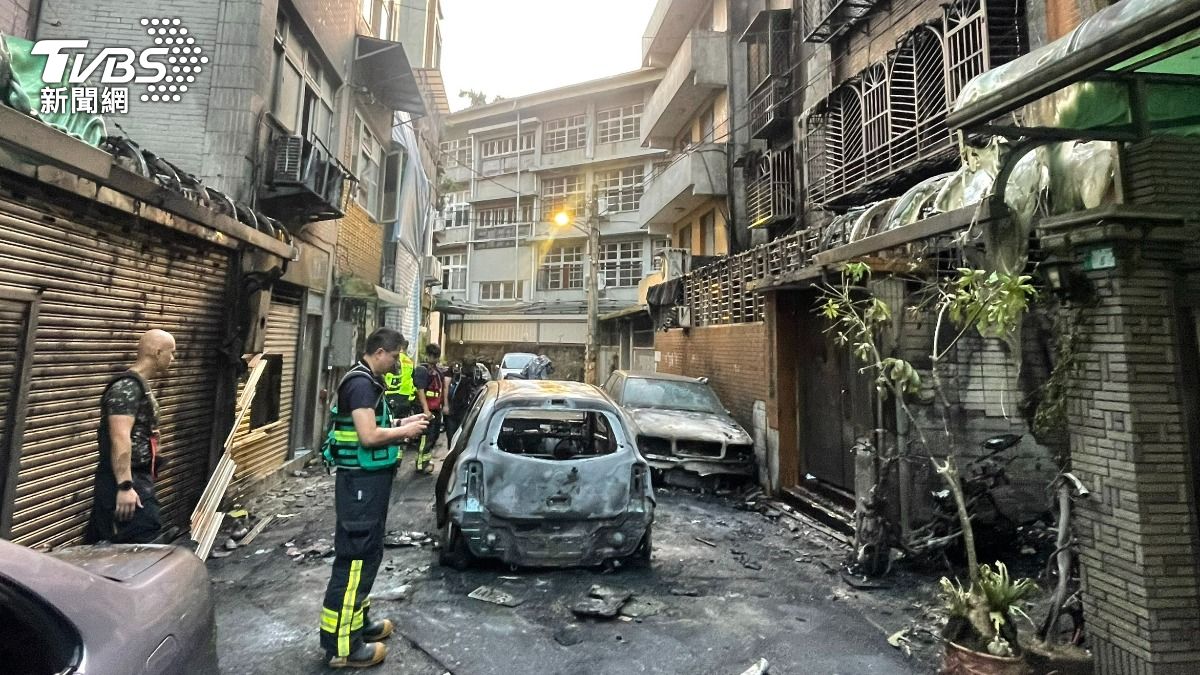 新店火警犯案動機曝！惡男怨遺產分不均 老母家外縱火燒車│TVBS新聞網