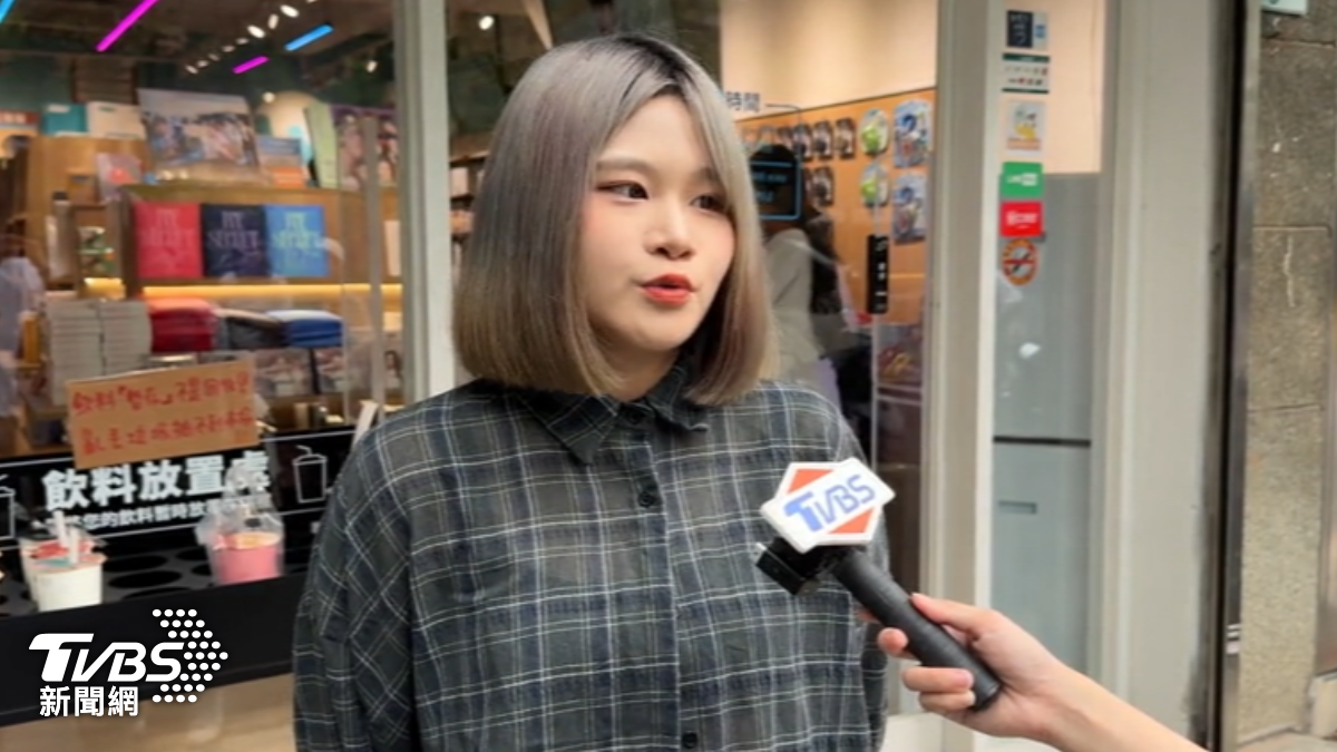 獨家／韓團專輯頻失竊！防盜貼「惡意撕除黏桌下」店家怒：一輩子搶不到票│TVBS新聞網