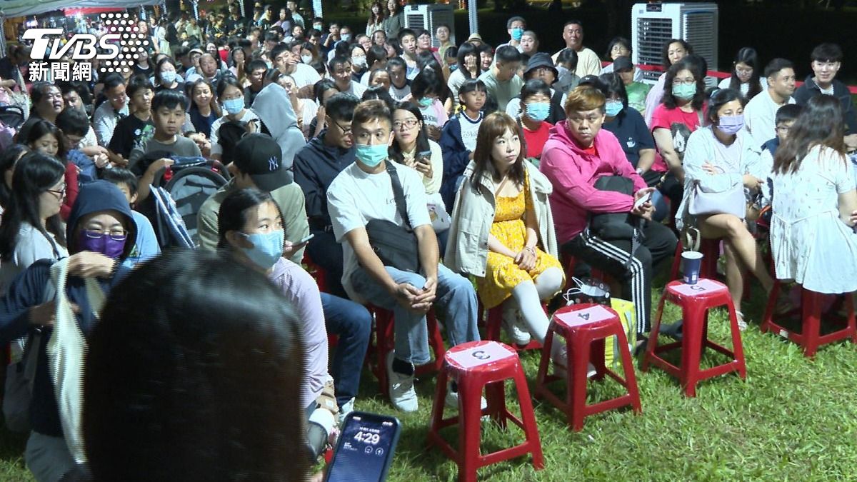 台中熱氣球93歲爺爺圓夢了！半夜排隊只為「這體驗」 小朋友：像小鳥飛上去│TVBS新聞網