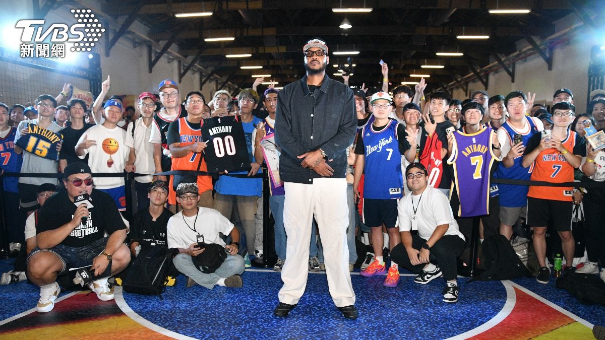 NBA「甜瓜」出席活動遲到 熱情粉絲不畏酷熱苦等High翻│TVBS新聞網