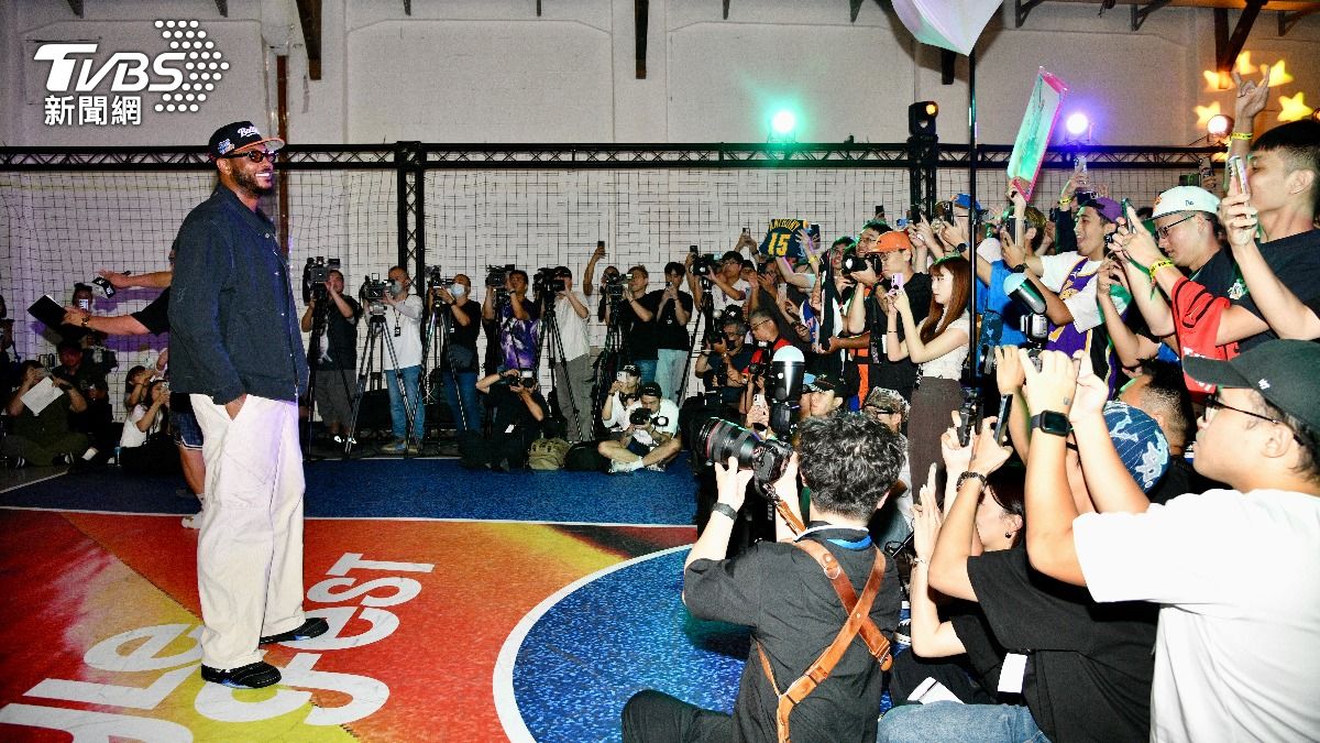NBA「甜瓜」出席活動遲到 熱情粉絲不畏酷熱苦等High翻│TVBS新聞網