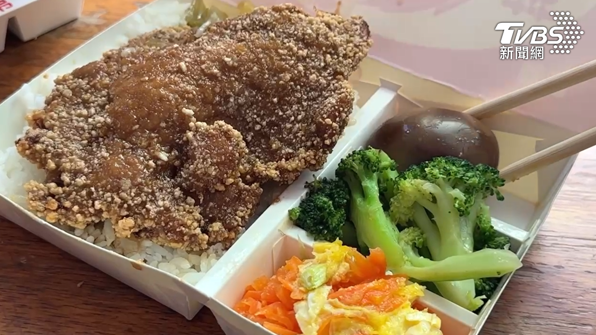 一直漲！鹽埕必比登名店「阿英排骨」 排骨+3菜要價165元│TVBS新聞網