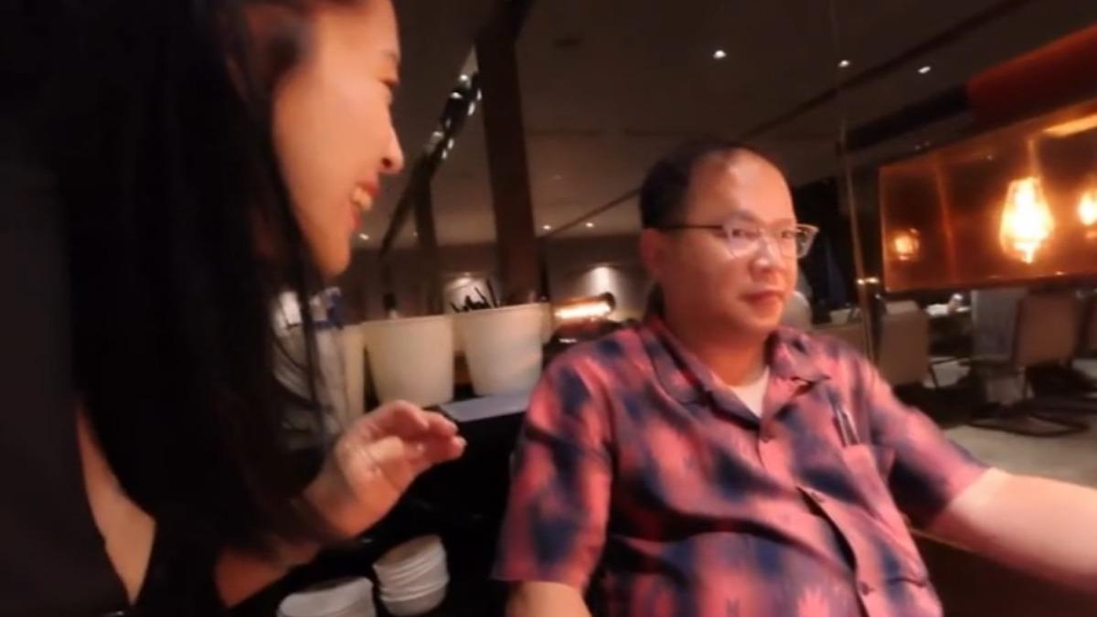 機場「巧」遇王義川！徐巧芯假扮粉絲求合照 王義川認出秒閃人│TVBS新聞網