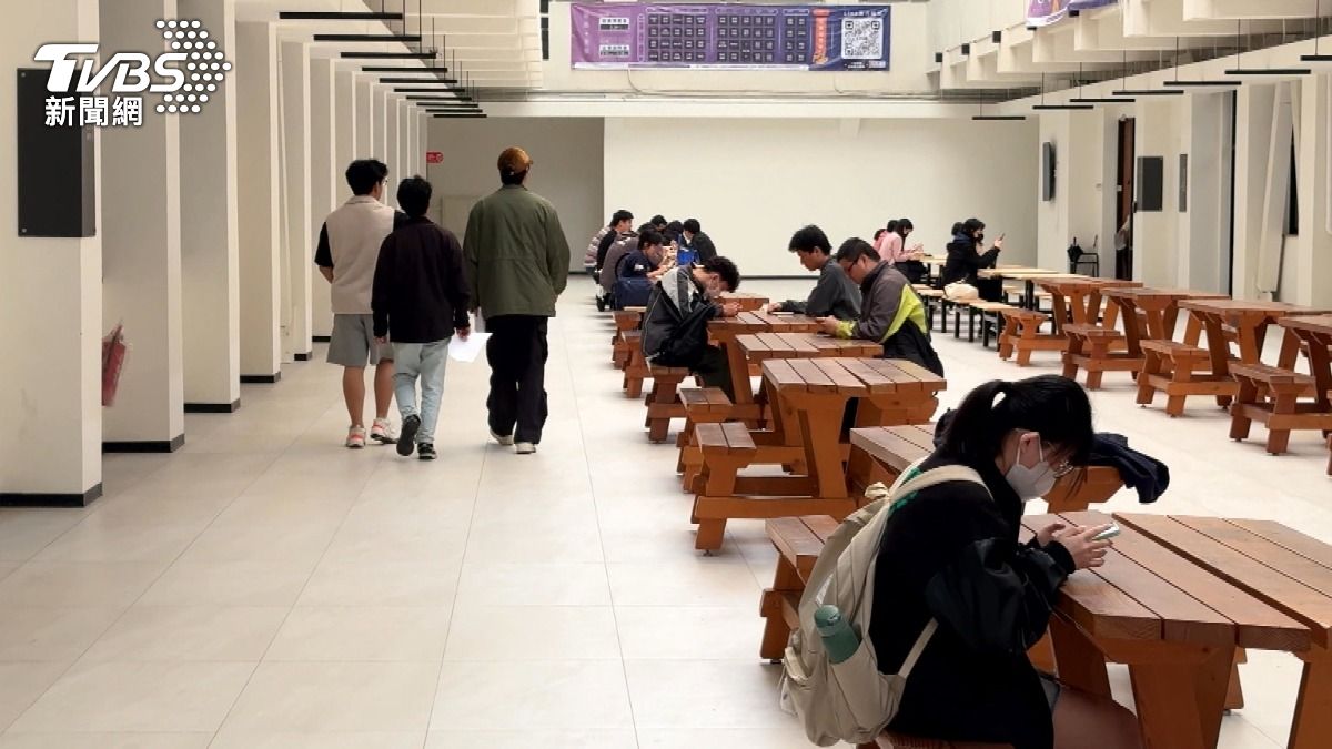 AI狂潮衝擊Z世代「幸福感下降」 專家：恐現結構性失業│TVBS新聞網