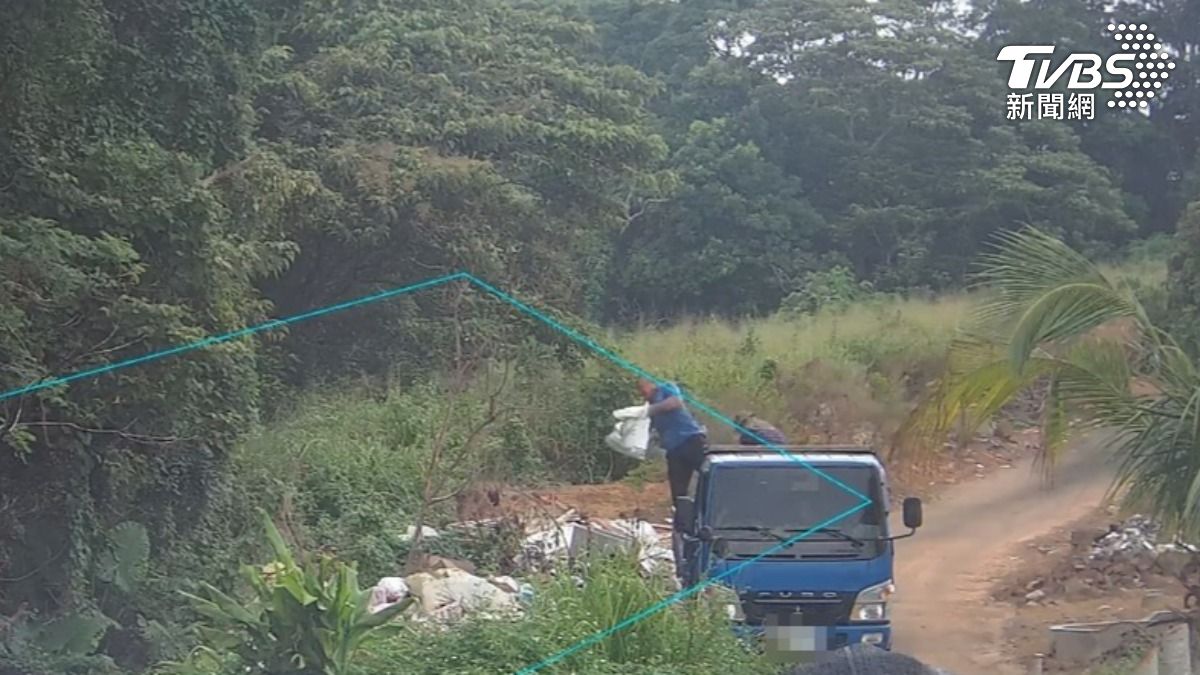 有人亂丟還放火！南投公墓變垃圾場 「一甩就溜」吞罰6000│TVBS新聞網