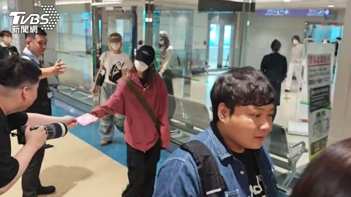 超人氣女團ITZY相隔一個月再度來台 「輕裝悠閒」預備台北小巨蛋開唱│TVBS新聞網